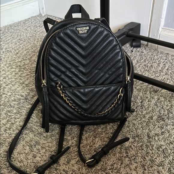 Victoria's Secret | Bags | Victorias Secret Black Chevron Quilted ...